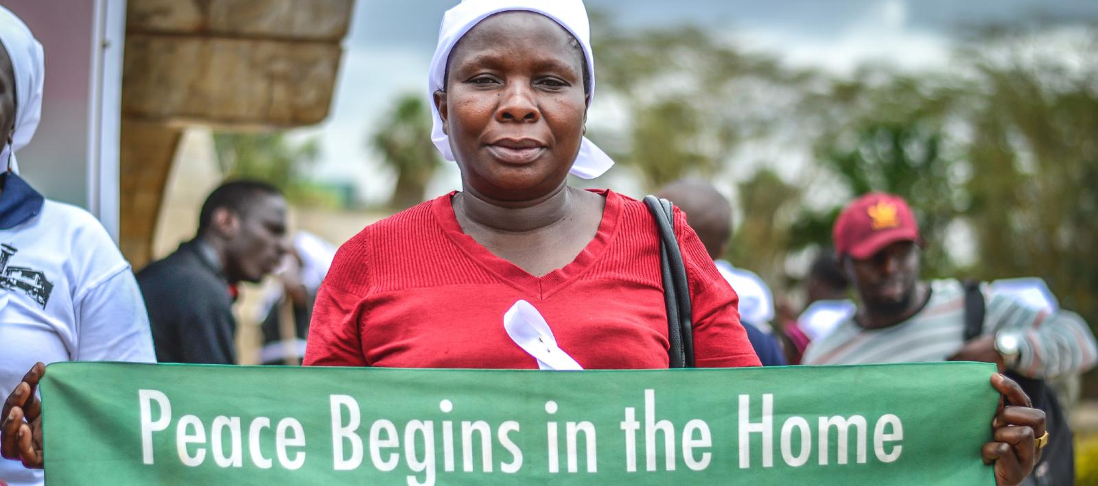 A Kenyan woman participates in a campaign for peace | IFES - The ...