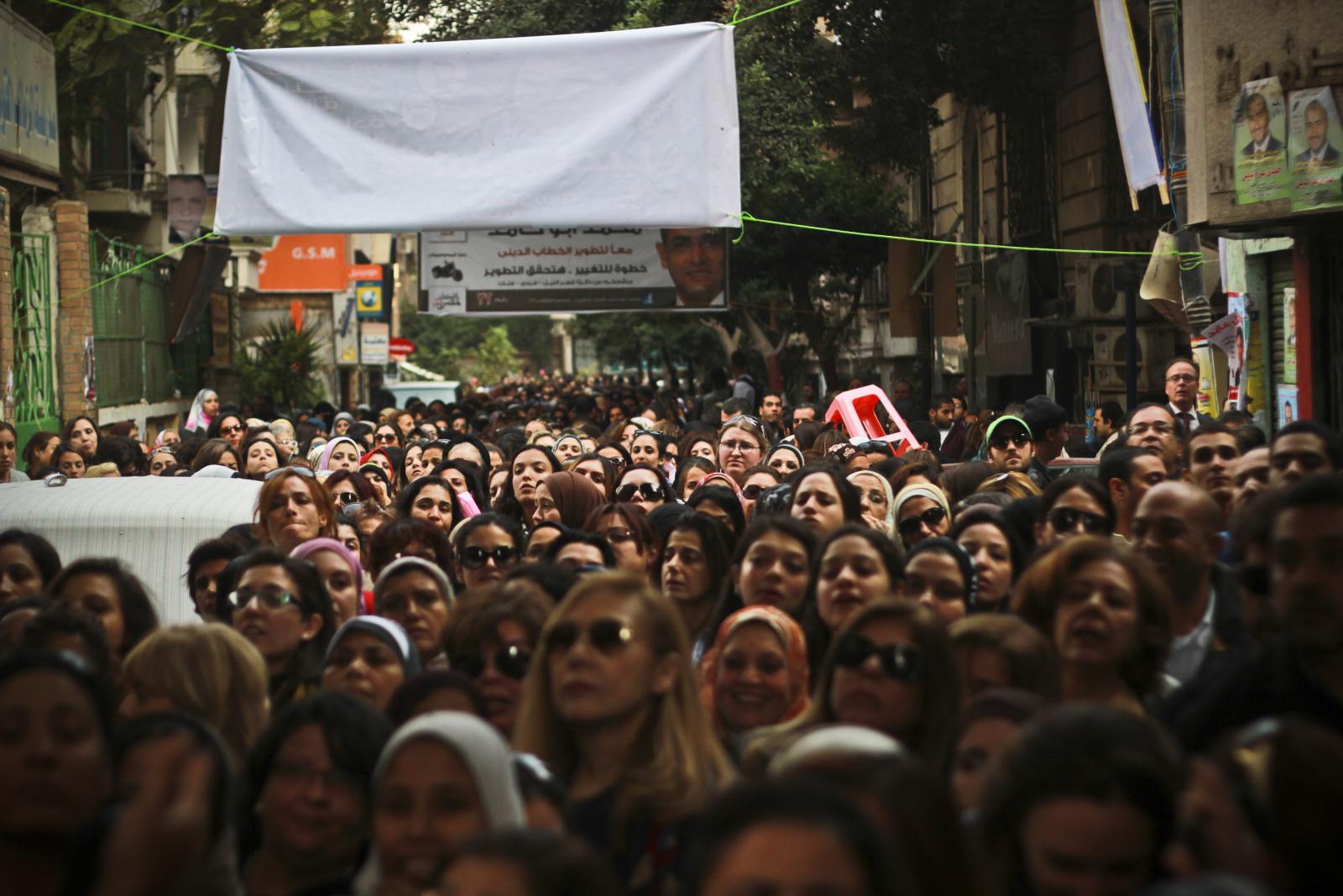 1_democracy_quiz_crowd_photo.jpg | IFES - The International Foundation ...